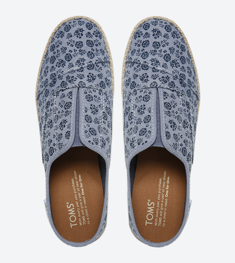 Buy Toms Palmera Slip Ons Blue 10009801 In Navy | 6thStreet Qatar