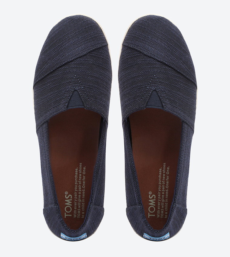 Buy Toms Avalon Slip Ons Navy 10011836 In Navy | 6thStreet Qatar