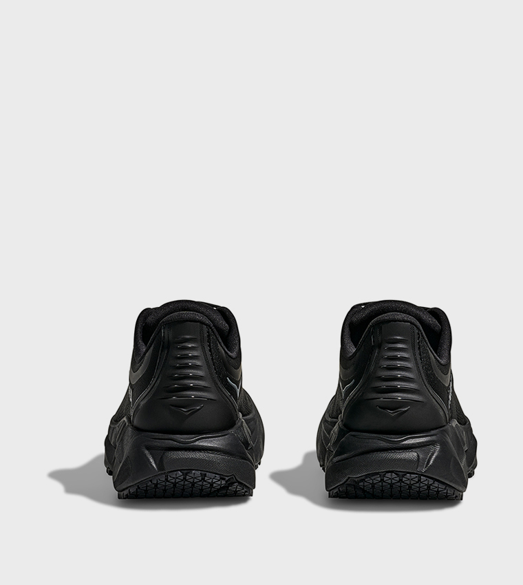 Buy Hoka ARAHI SR Textured Running Shoes In Black | 6thStreet Saudi Arabia