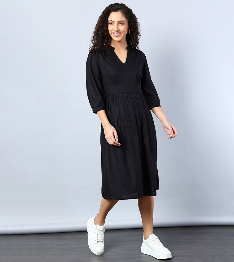 Buy HIS & HERS Solid Slit Neck Midi Dress In Black | 6thStreet Qatar