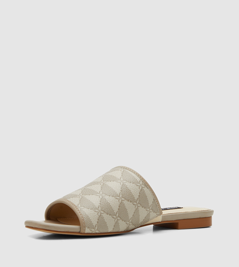 Buy Nine West SUGAN Patterned Flat Sandals In Grey | 6thStreet Saudi Arabia