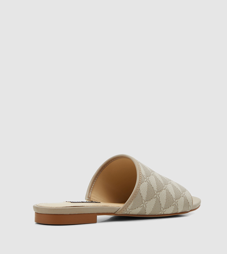 Buy Nine West SUGAN Patterned Flat Sandals In Grey | 6thStreet Saudi Arabia