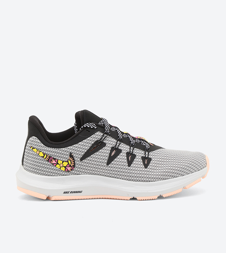 Buy Nike Quest Se Sneakers Multi In Multiple Colors | 6thStreet Kuwait
