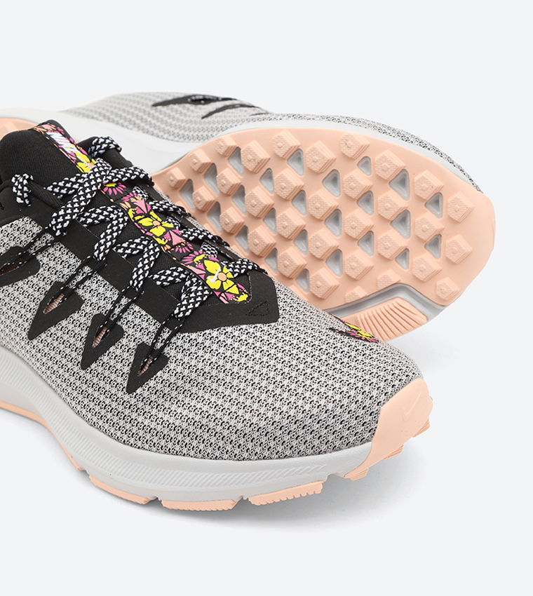 Buy Nike Quest Se Sneakers Multi In Multiple Colors | 6thStreet Kuwait