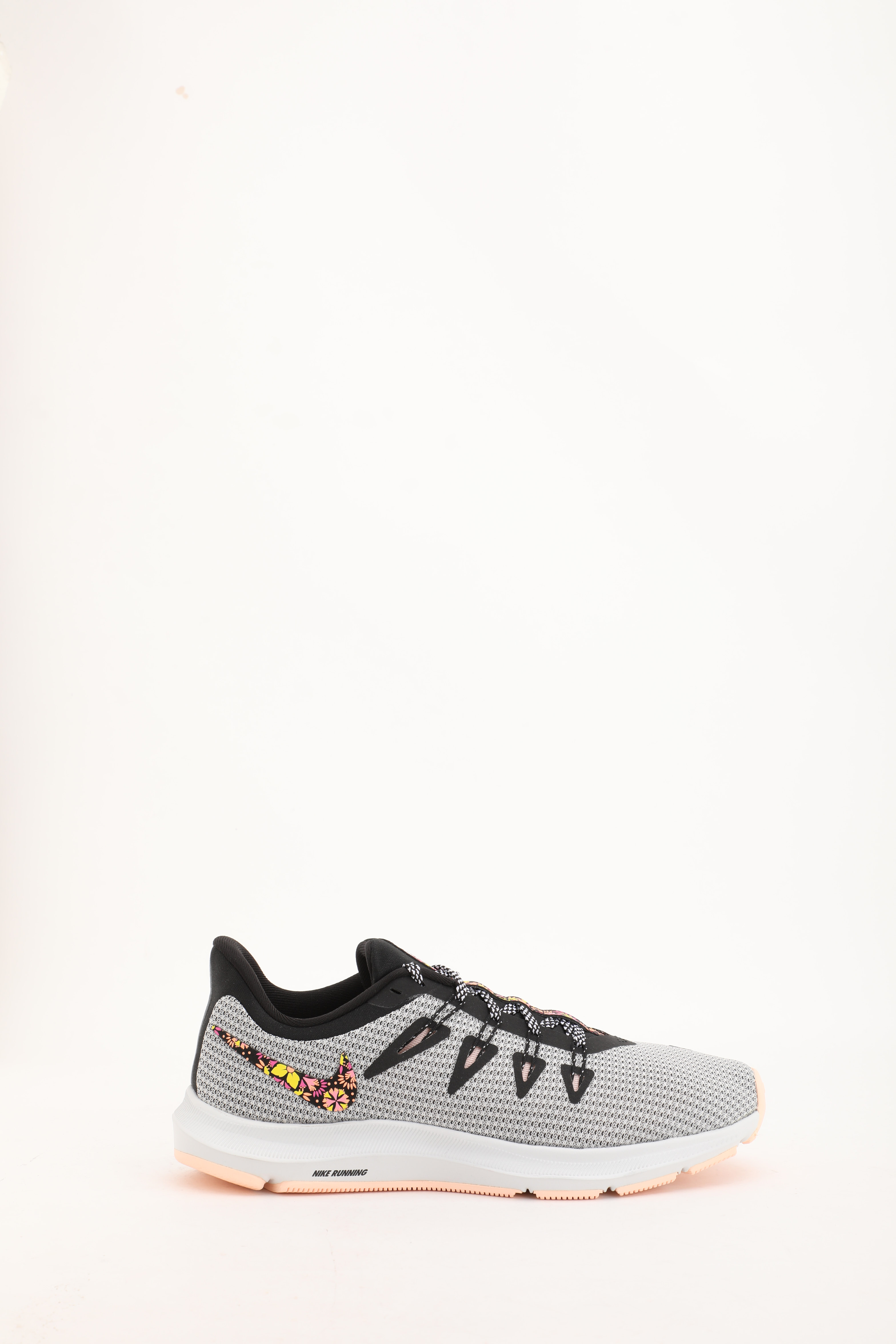 Buy Nike Quest Se Sneakers Multi In Multiple Colors | 6thStreet Kuwait