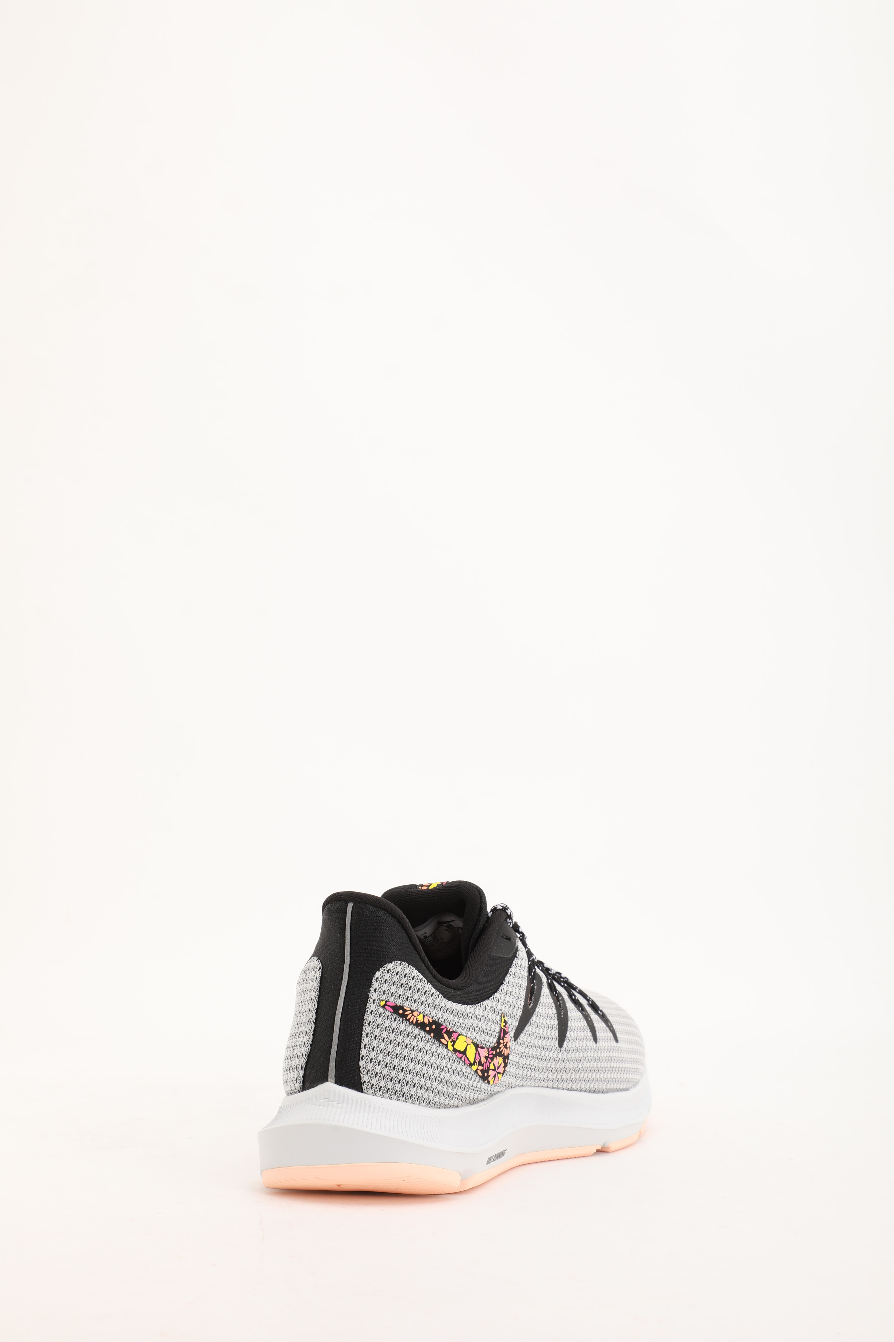 Buy Nike Quest Se Sneakers Multi In Multiple Colors | 6thStreet Kuwait
