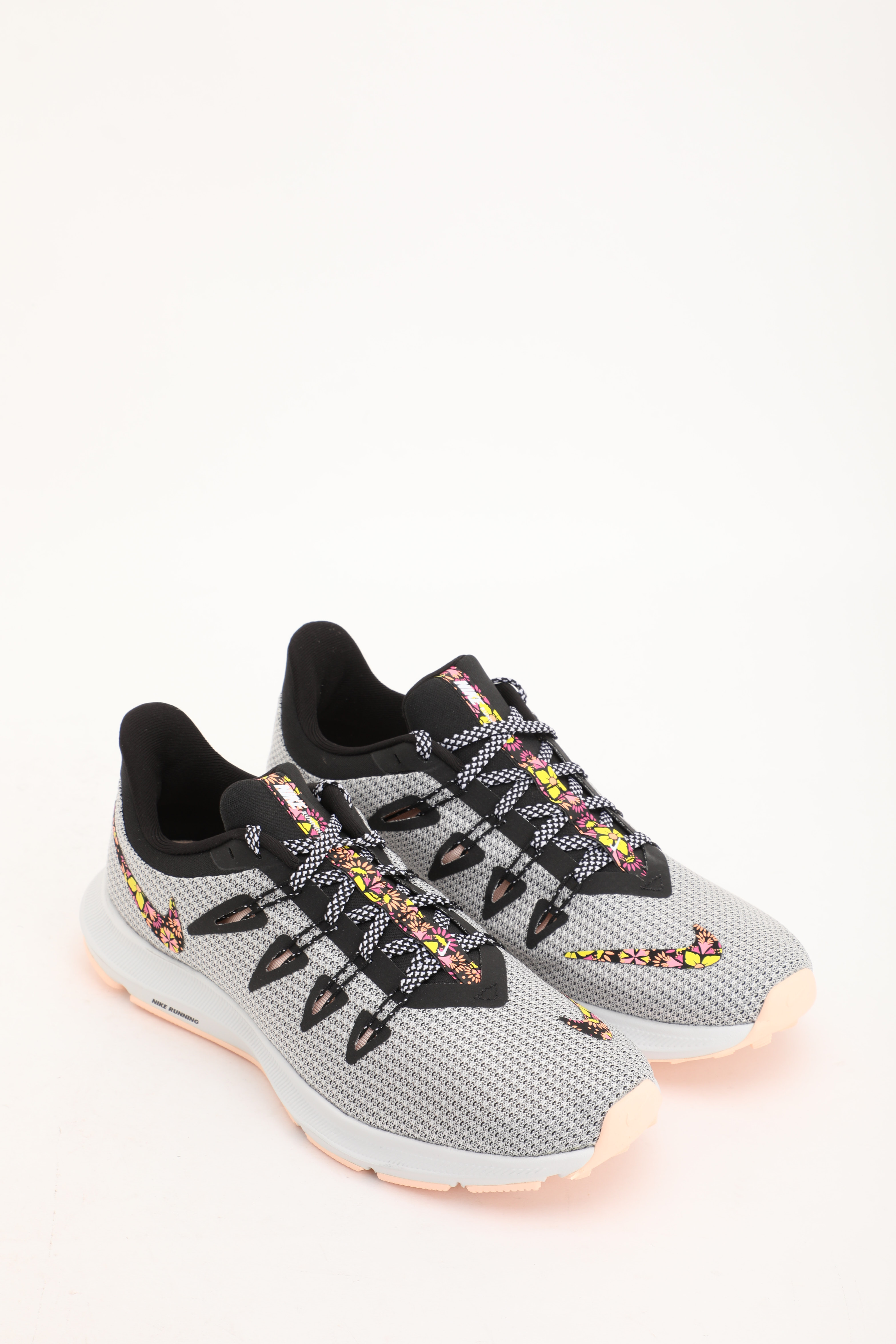 Buy Nike Quest Se Sneakers Multi In Multiple Colors | 6thStreet Kuwait
