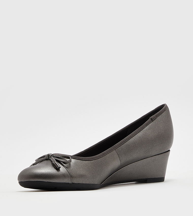 Buy Easy Spirit ESPRIM Flatform Ballerinas In Grey | 6thStreet Qatar