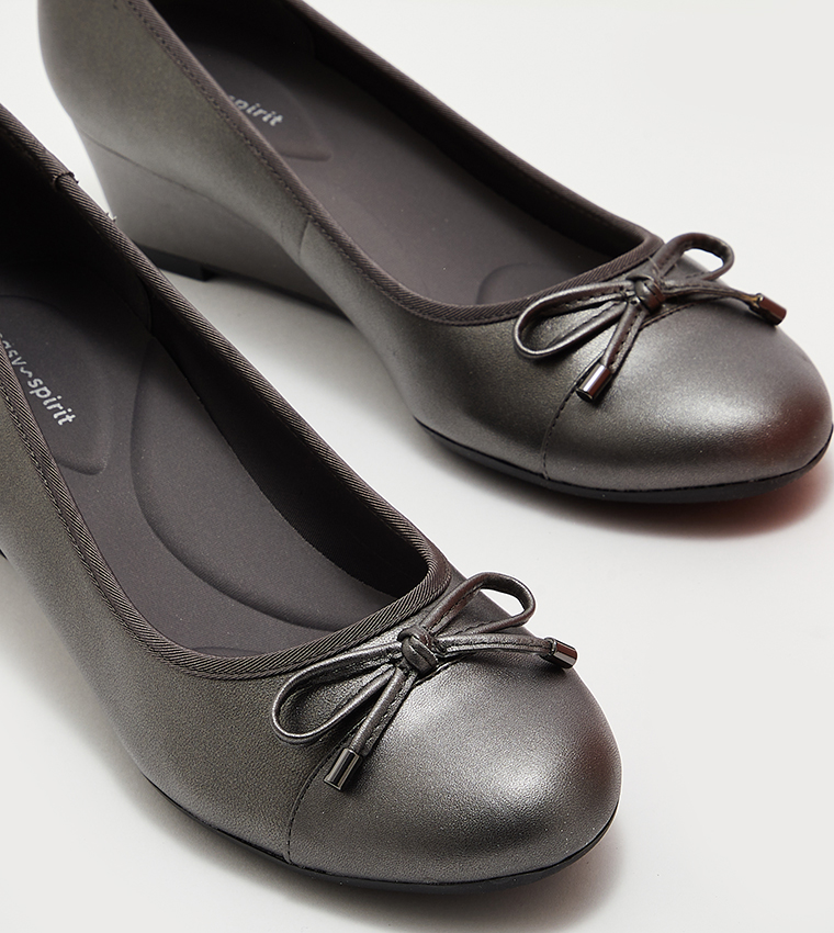 Buy Easy Spirit ESPRIM Flatform Ballerinas In Grey | 6thStreet Qatar