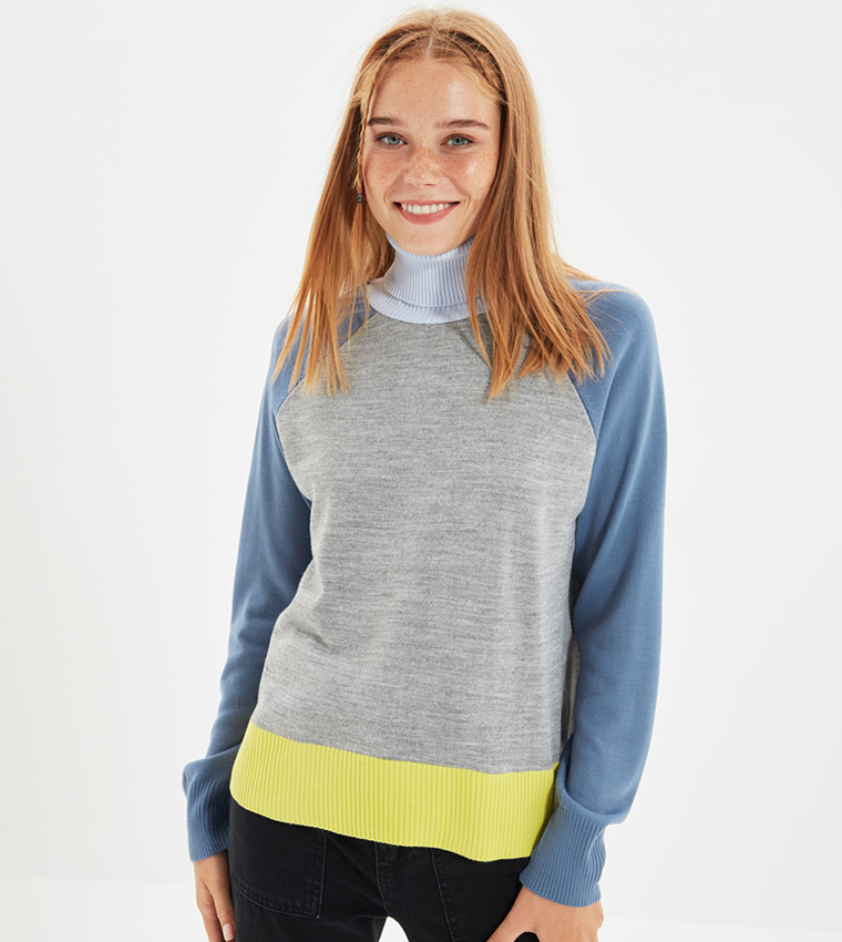 Buy Trendyol Color Block Turtleneck Sweater In Grey | 6thStreet Bahrain