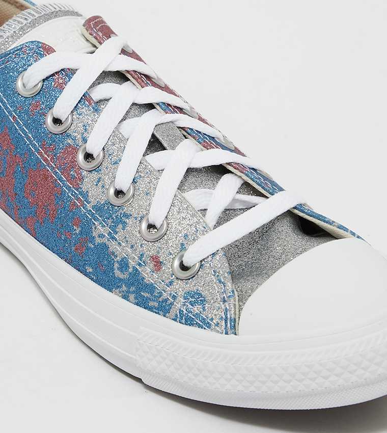 Buy Converse Chuck Taylor All Star Sneaker In Red | 6thStreet Oman