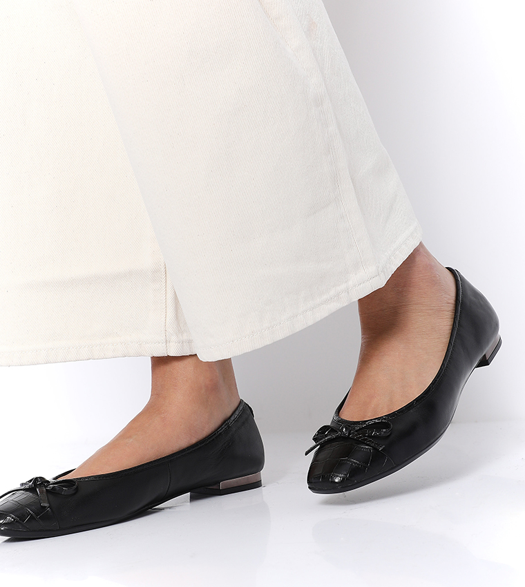 Buy Nine West Square Toe Flat Ballerinas Black In Black | 6thStreet Qatar
