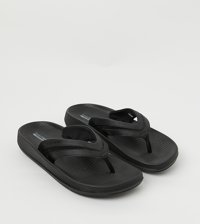 Buy Skechers HYPER Textured Flip Flops In Black | 6thStreet Saudi Arabia