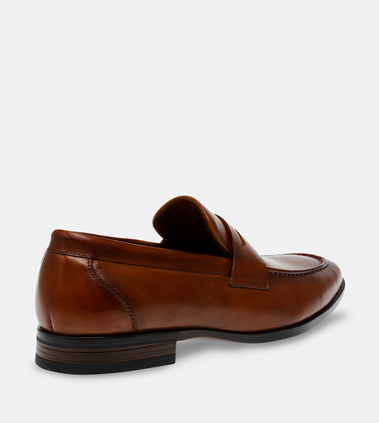 Buy Steve Madden HADEY Slip On Formal Shoes In Tan | 6thStreet Saudi Arabia
