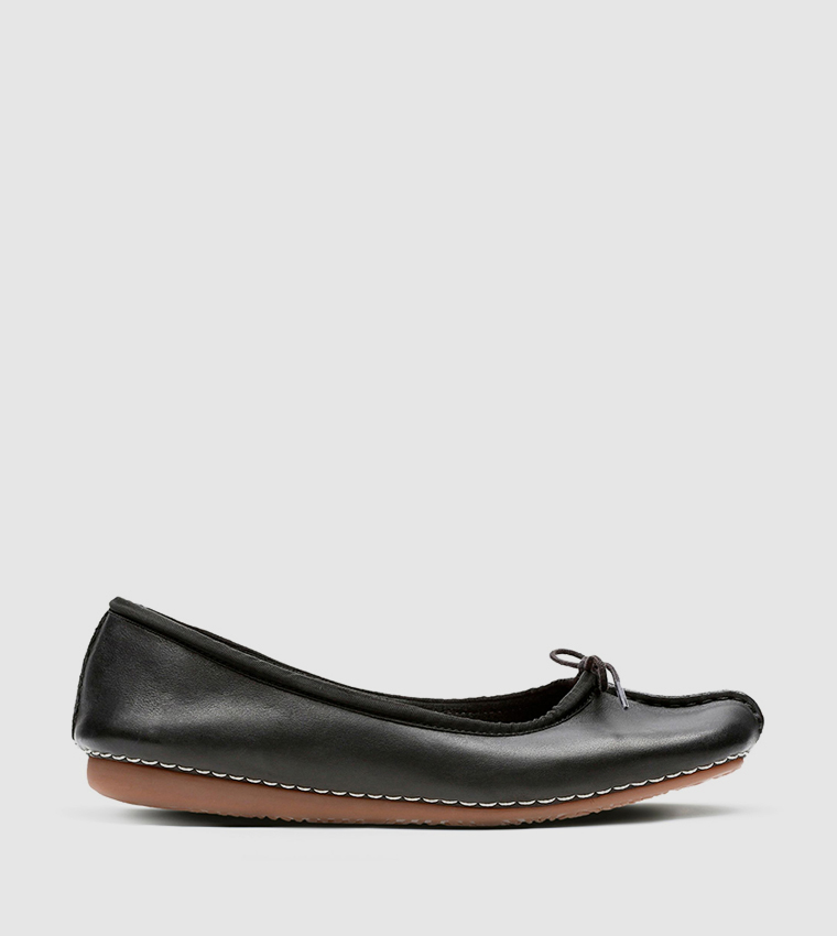 Buy Clarks Freckle Ice Bow Detail Ballerinas In Black | 6thStreet Saudi ...