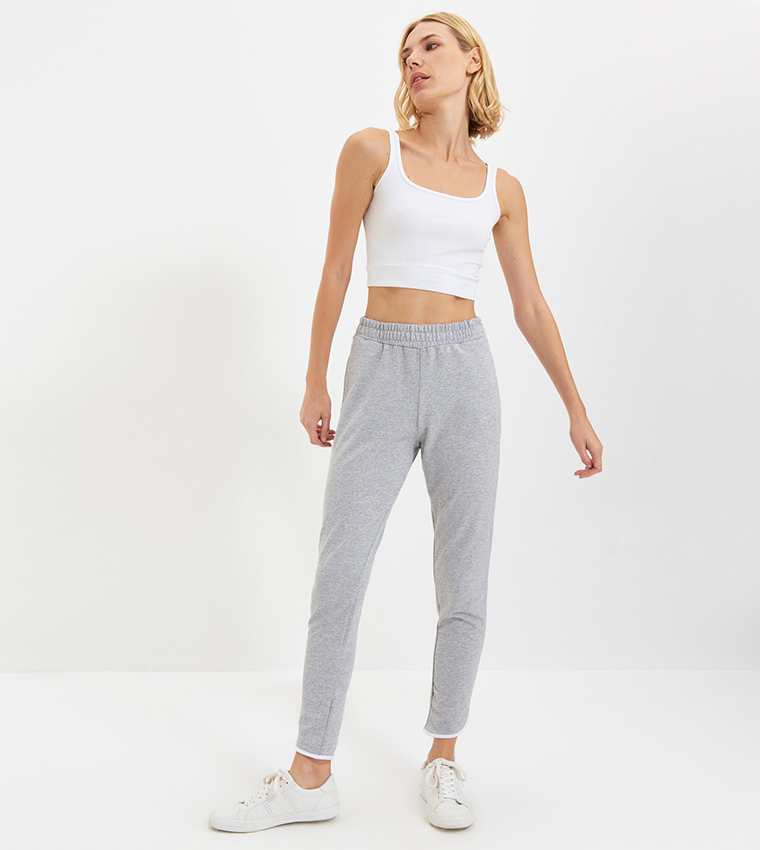 Buy Trendyol Basic Jogger Sweatpants In Grey | 6thStreet UAE