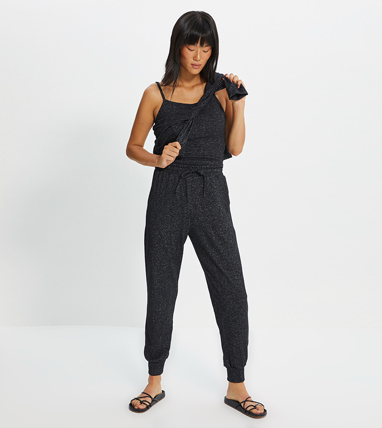 Buy Trendyol Relaxed Fit Jogger Sweatpants In Black | 6thStreet Qatar