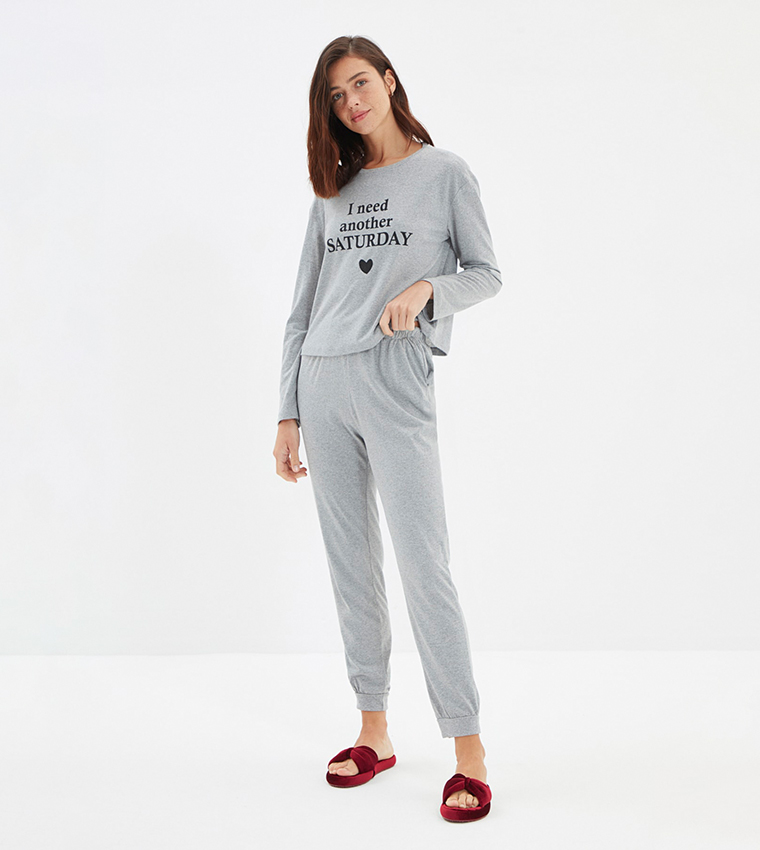 Buy Trendyol Slogan Printed Knitted Pajamas Set In Grey | 6thStreet Oman