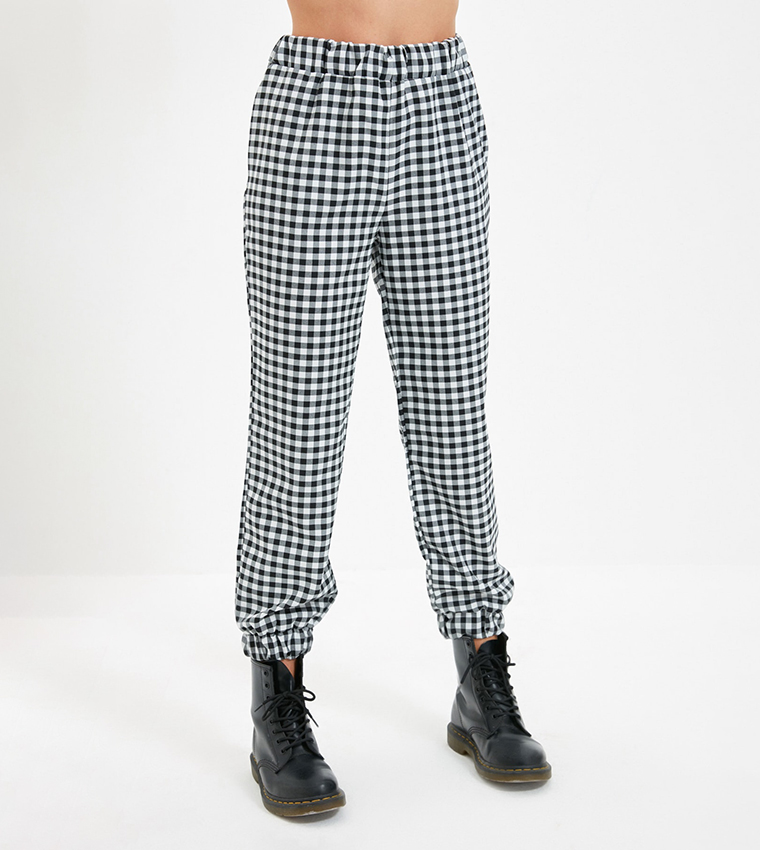 Buy Trendyol Checkered Jogger Trousers In Black | 6thstreet Kuwait