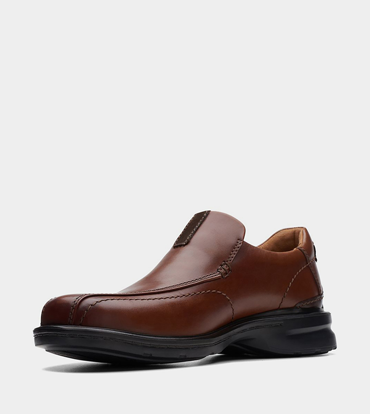 Buy Clarks Gessler Step Slip On Casual Shoes In Tan | 6thStreet Qatar