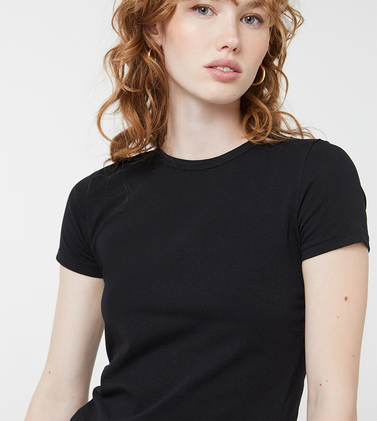 Buy Ardene Basic Crew Neck Crop T Shirt In Black | 6thStreet UAE