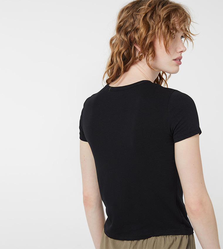 Buy Ardene Basic Crew Neck Crop T Shirt In Black | 6thStreet UAE