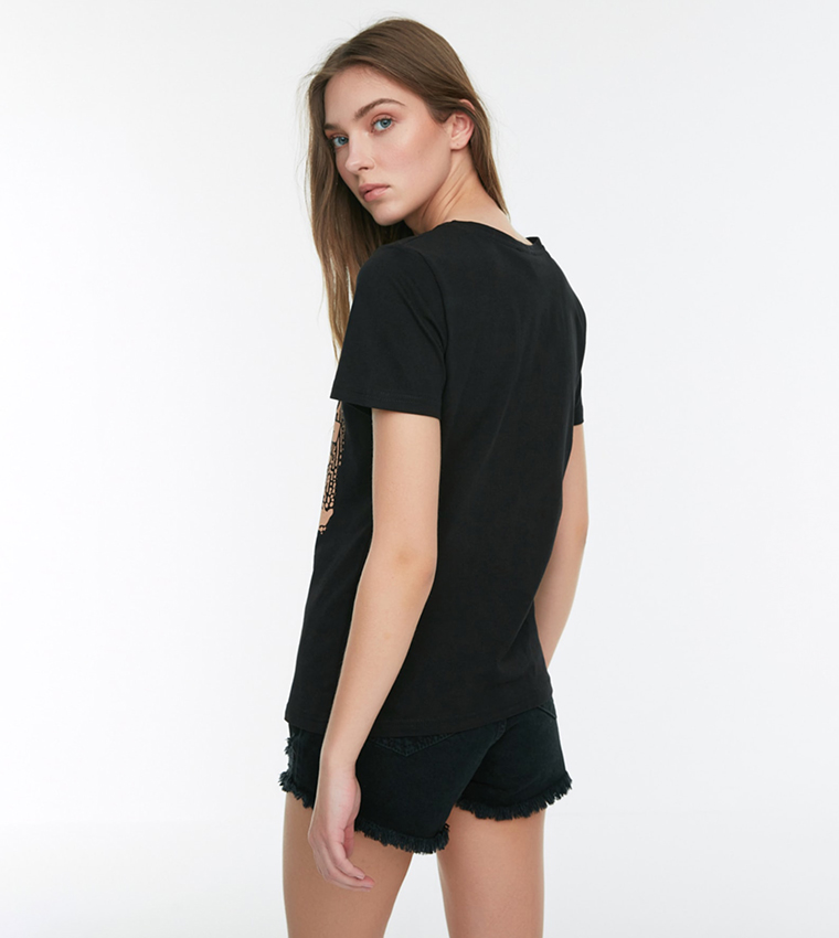 Buy Trendyol Printed Basic Knitted T Shirt In Black | 6thStreet Qatar