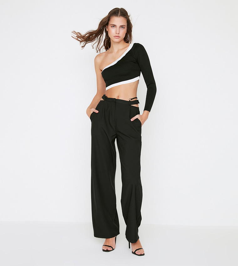 Buy Trendyol Design Wide Leg Trousers In Black | 6thStreet Qatar
