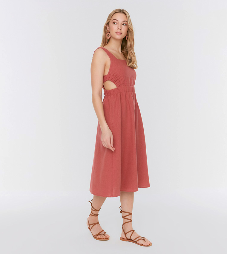 Buy Trendyol Cut Out Flared Midi Dress In Pink | 6thStreet Qatar