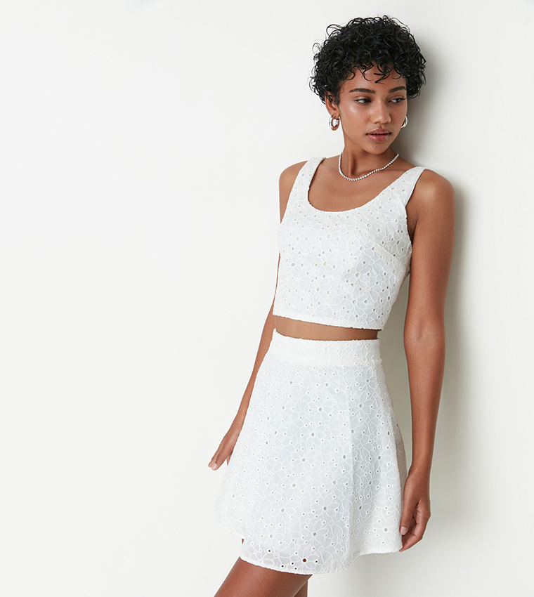 Buy Trendyol Crop Back Zipper Top In White | 6thStreet Bahrain