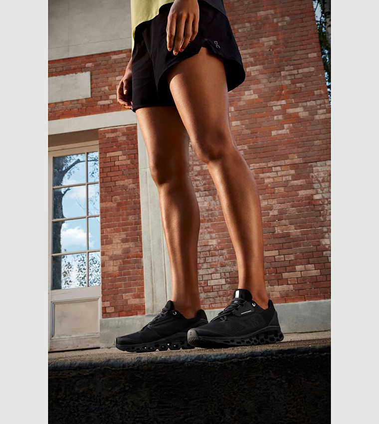 Buy ON Cloud Stratus In Black | 6thStreet UAE