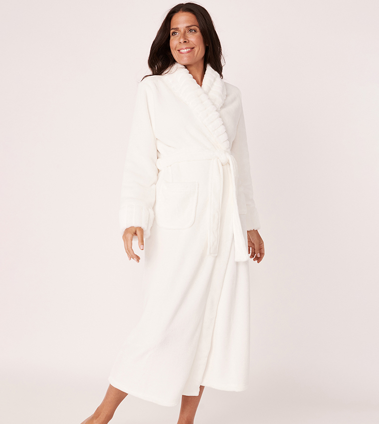 Buy La Vie En Rose Maxi Plush Night Robe In White | 6thStreet Qatar