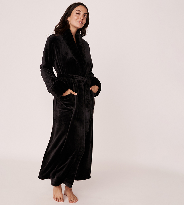 Buy La Vie En Rose Maxi Plush Night Robe In Black | 6thStreet Qatar