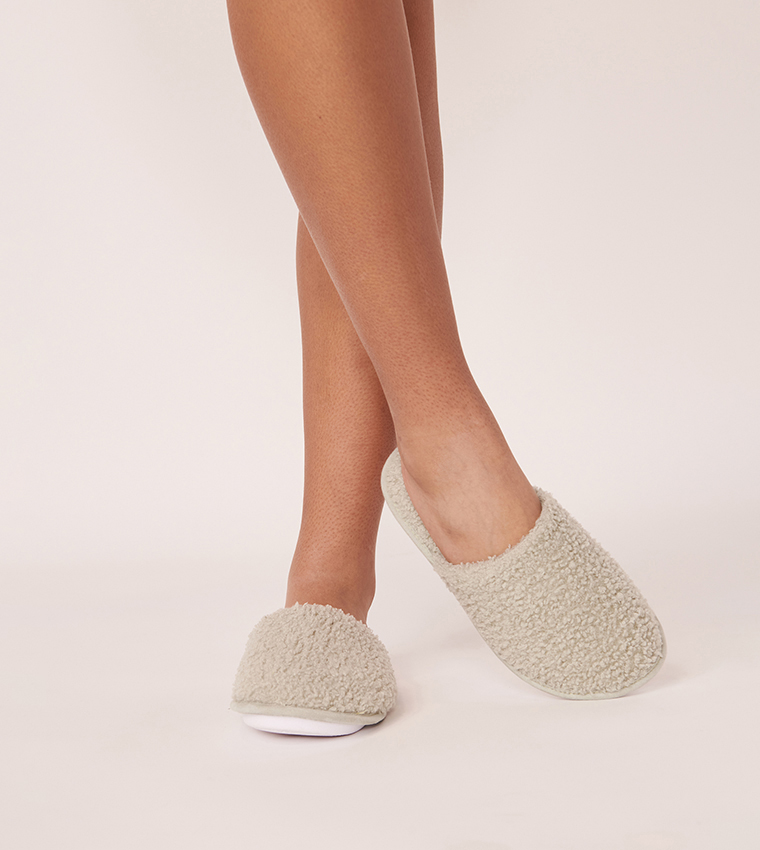 Buy La Vie En Rose Plush Clog Slippers In Green | 6thStreet Bahrain