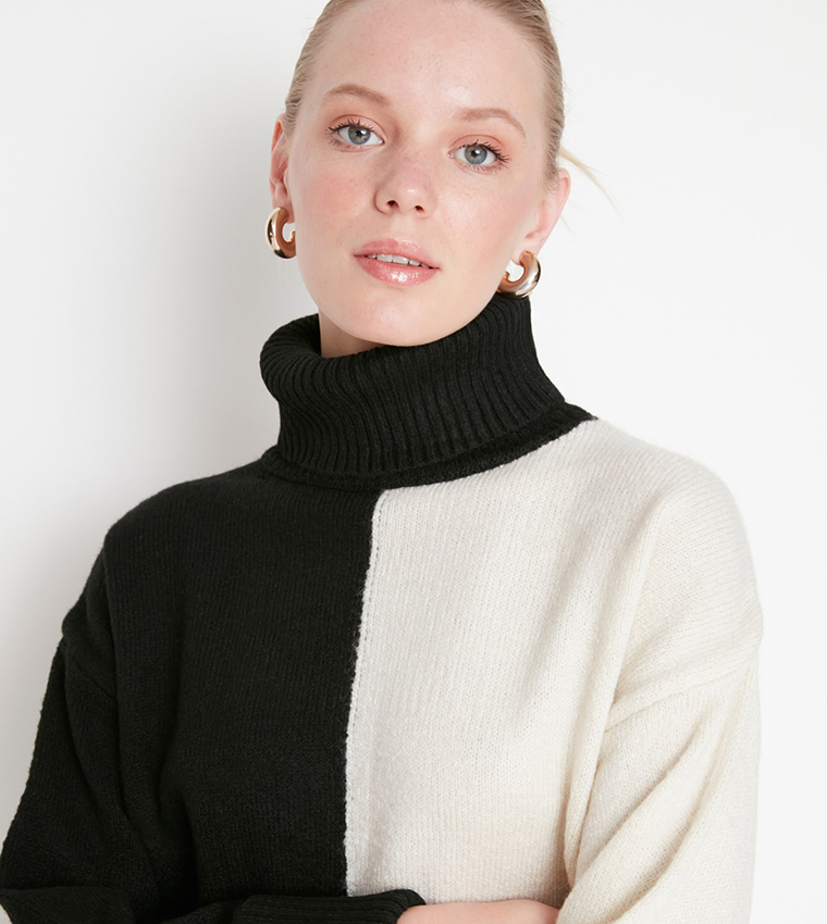 Buy Trendyol Oversize Color Block Knitwear Sweater In Black | 6thStreet ...