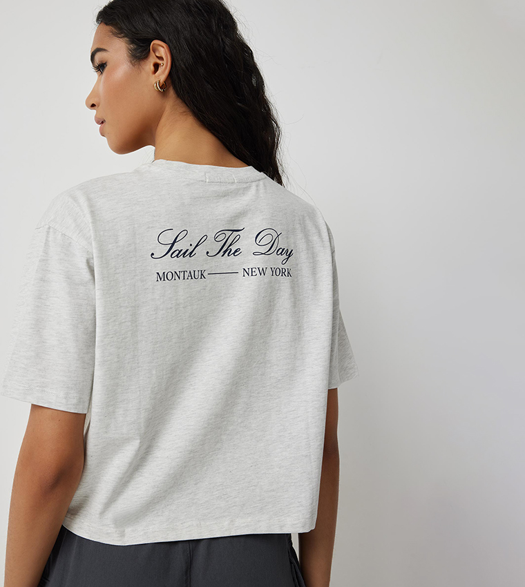 Buy Ardene Graphic Print Cropped T Shirt In LIGHT GREY | 6thStreet Qatar