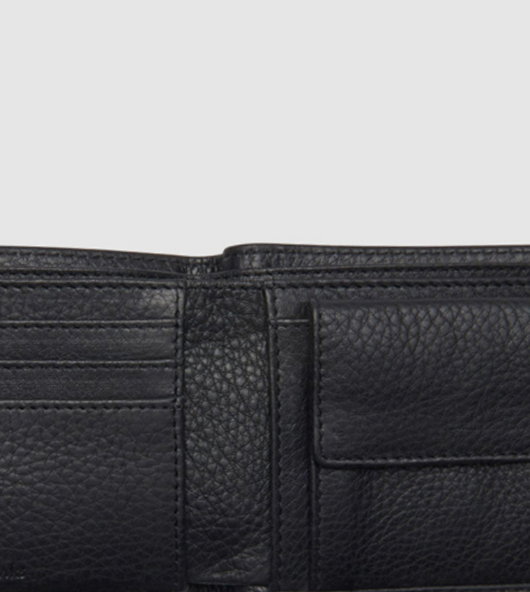 Buy Clarks GARNET Textured Bi Fold Wallet In Black | 6thStreet Saudi Arabia
