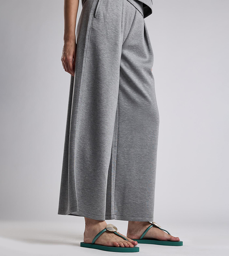 Buy R&B Toe Post Flip Flops In Green | 6thStreet Kuwait