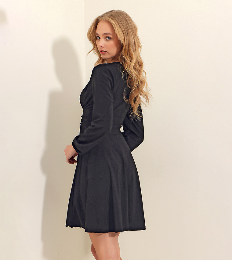 Buy Trend Alaçatı Stili Solid V Neck Flared Mini Dress In Black ...