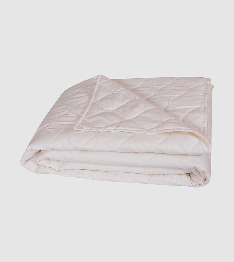 Buy HIS & HERS Micro Quilted Bed Spread Sheet In Pink | 6thStreet Qatar