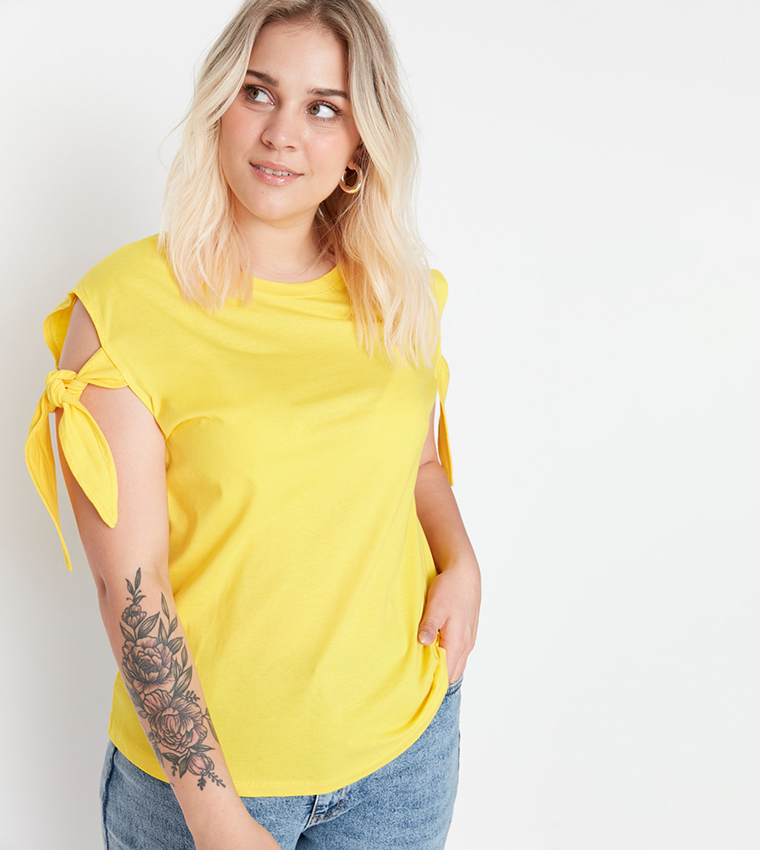 Buy Trendyol Knitted Crew Neck Cut Out Top In Yellow | 6thStreet Saudi ...
