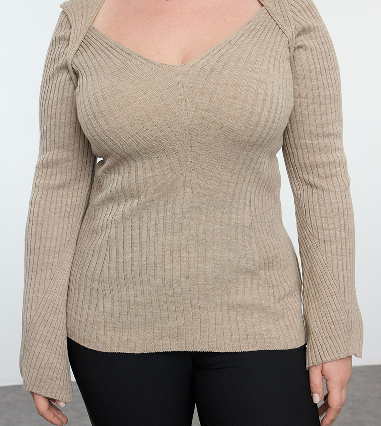 Buy Trendyol Curve Knitted V Neck Sweater In Brown | 6thStreet Kuwait