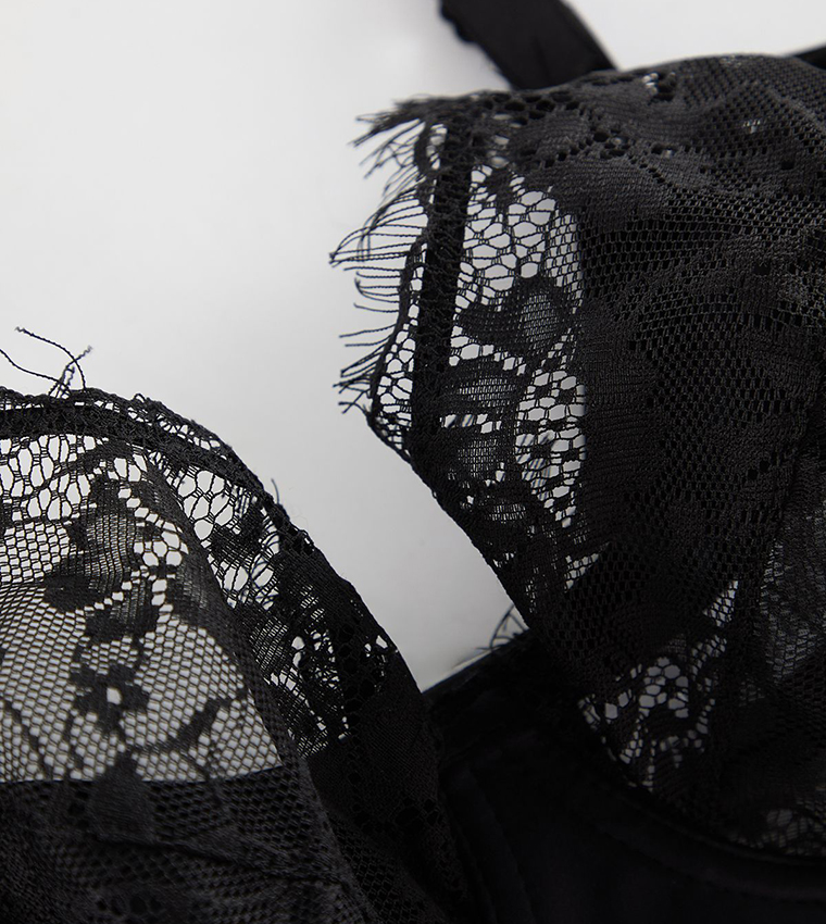 Buy Trendyol Curve Laced Half Cup Bra In Black | 6thStreet UAE