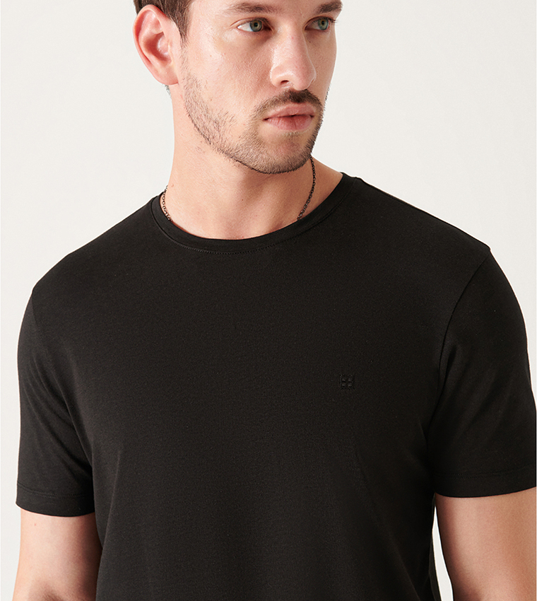 Buy Avva Solid Short Sleeves T Shirt In Black | 6thStreet Kuwait
