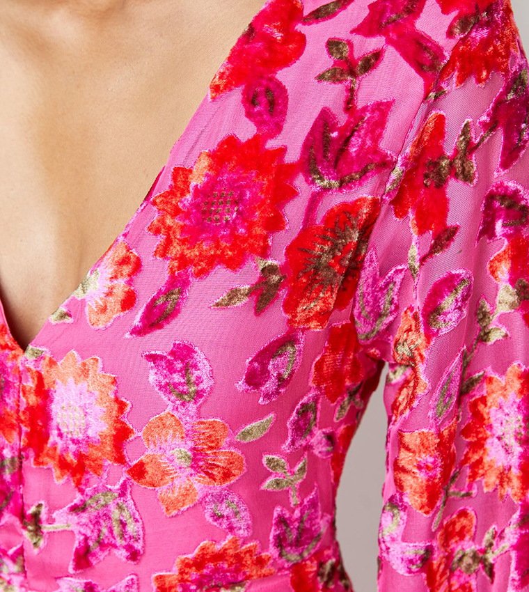 Buy Oasis Devore Plunge Neck Waisted Midi Dress In Pink | 6thStreet ...
