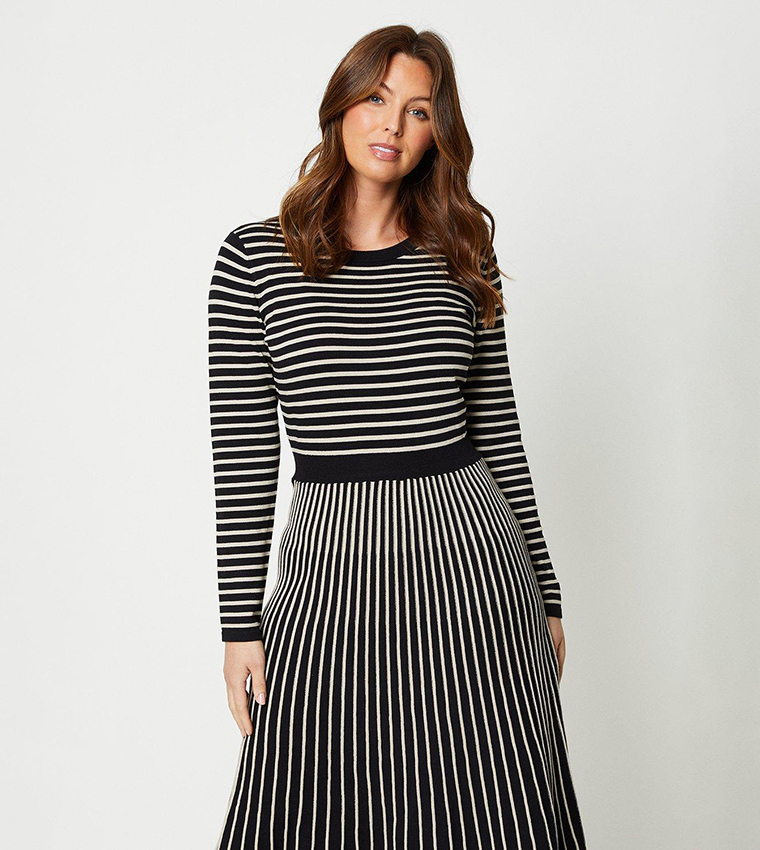 Buy Wallis Striped Pleated Knitted Dress In Black | 6thStreet Saudi Arabia