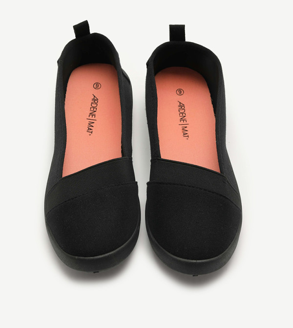 Buy Ardene Slanted Gore Vamp Slip On Black In Black | 6thStreet Saudi ...