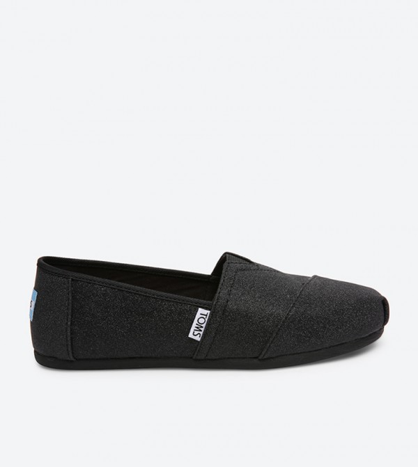 Buy Toms Round Toe Classic Slip Ons Black In Black | 6thStreet Kuwait