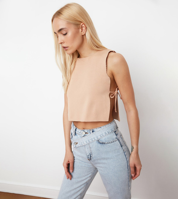 Buy Trendyol Casual Side Tie Up Crop Top In Beige | 6thStreet Qatar