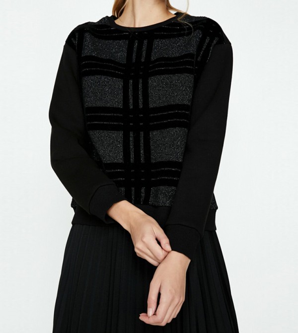 Buy Trendyol Shimmer Detailed Sweater In Black | 6thStreet Saudi Arabia